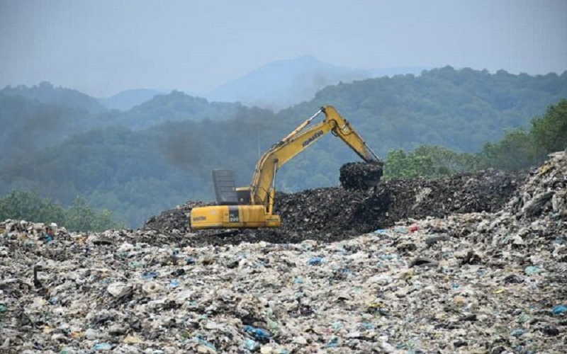 Iran Daily Produces, Buries 58,000 Tons of Waste - Iran Focus